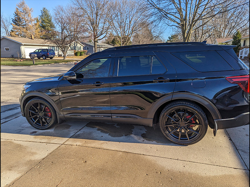 2020 Ford Explorer - 22x8.5 Kalon Alloys Wheels 275/40R22 Ironman Tires