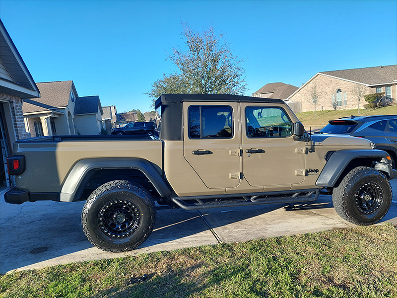 2020 Jeep Gladiator - 17x9 Scorpion Wheels LT35x10.50R17 Venom Power Tires