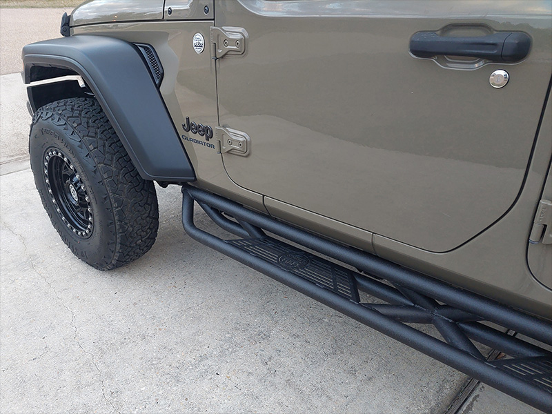 2020 Jeep Gladiator - 17x9 Scorpion Wheels LT35x10.50R17 Venom Power Tires