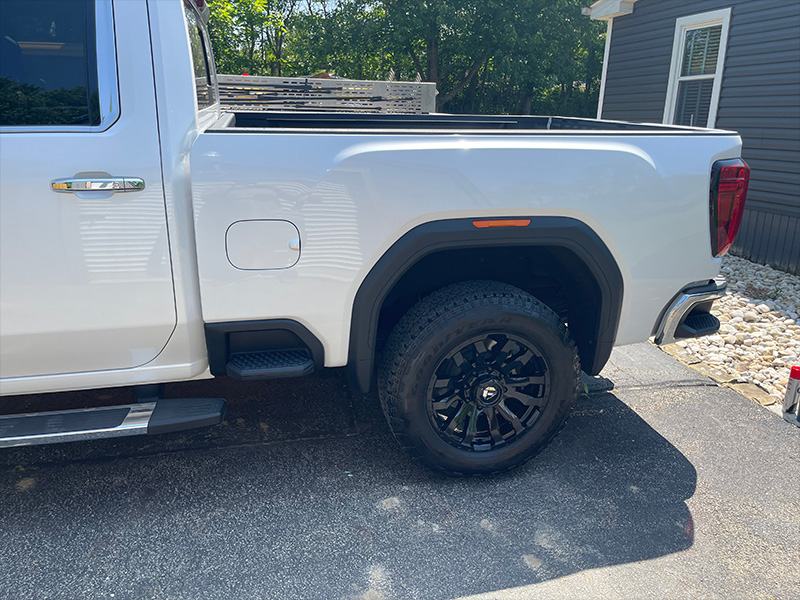 2021 GMC Sierra 2500 HD - 20x9 Fuel Offroad Wheels 275/65R20 Goodyear Tires