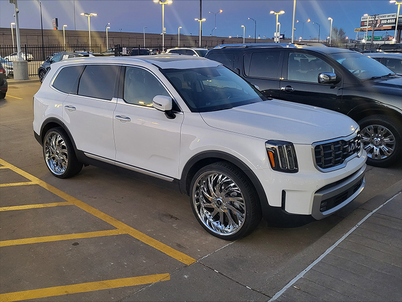 2023 Kia Telluride - 24x9 Lexani Wheels 255/30ZR24 Advanta Tires