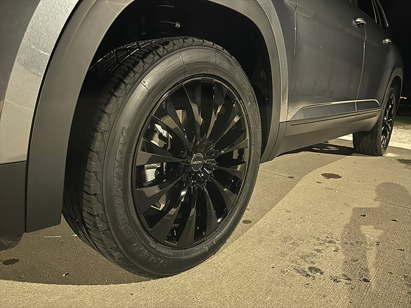 2023 Volkswagen Atlas - 20x8.5 Motiv Wheels 255/50R20 Toyo Tires