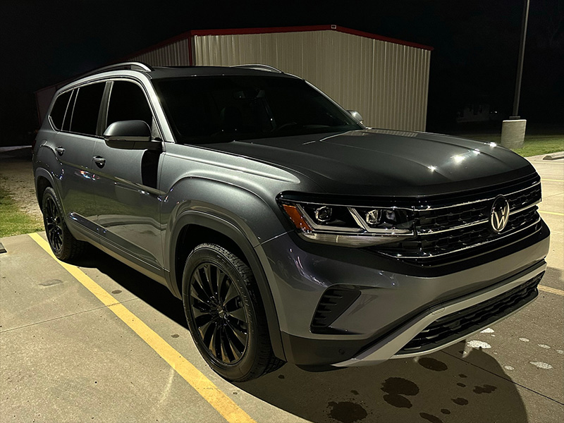 2023 Volkswagen Atlas - 20x8.5 Motiv Wheels 255/50R20 Toyo Tires