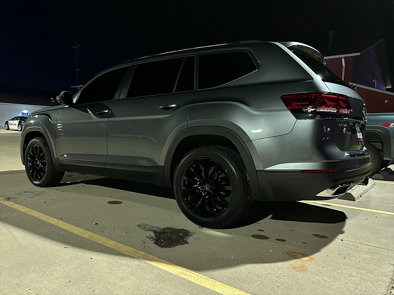 2023 Volkswagen Atlas - 20x8.5 Motiv Wheels 255/50R20 Toyo Tires